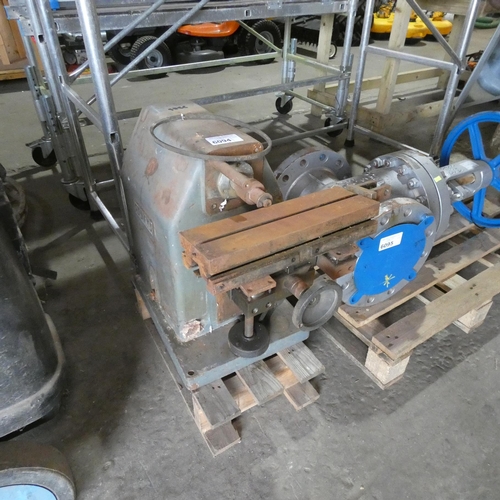 1 x Astra horizontal belt driven milling machine. Please note that no ...