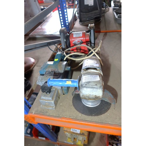1 x Wolf angle grinder, 1 x Wolf power plane and 1 x Femi bench grinder ...