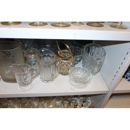 A large quantity of miscellaneous glassware and drinking glasses (three ...