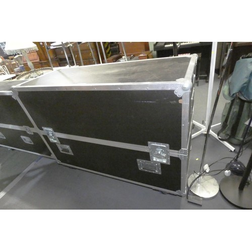 A large flight case approx 130x53x100cm