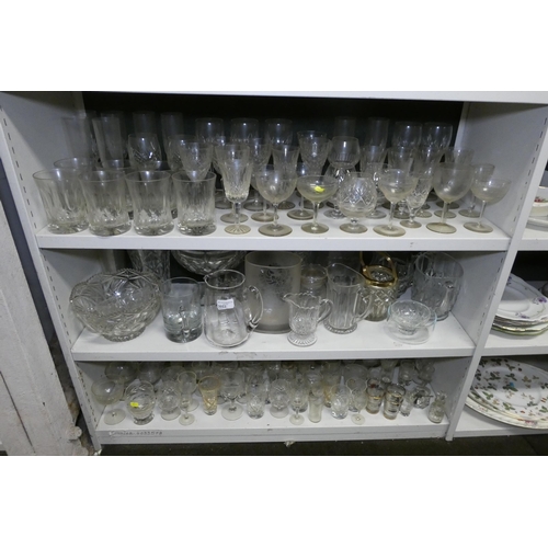 A large quantity of miscellaneous glassware and drinking glasses (three ...