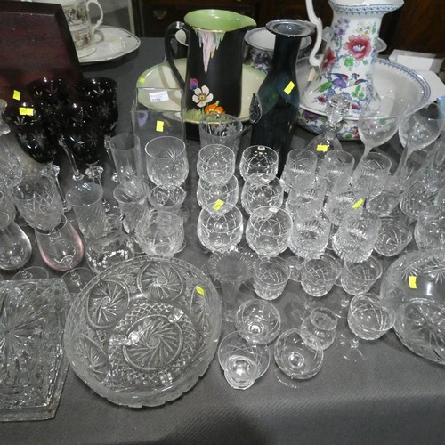 A quantity of miscellaneous decorative glassware and drinking glasses