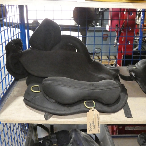 1 x Torsion Italian black synthetic saddle