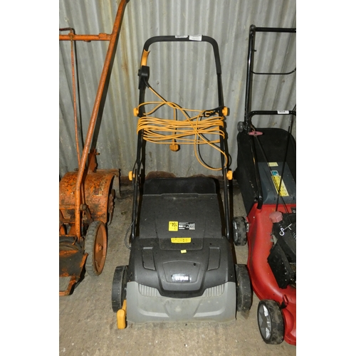 1 x Titan TTB428GDO lawn scarifier / raker 240v - Working when tested