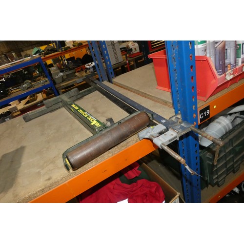 1 x Record Power RPR400 roller stand and 2 x sash cramps comprising 1 ...
