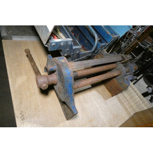 1 x Record No. 53E wood workers vice and 1 x metal tool box containing ...