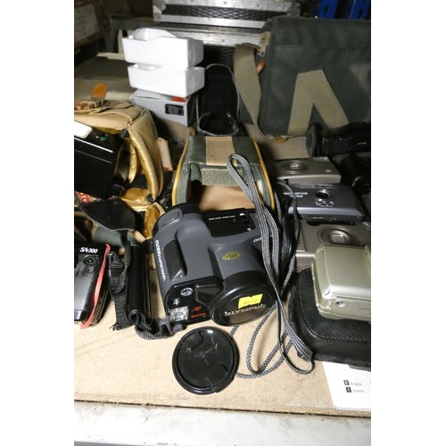 A quantity of various cameras and camera equipment including 1 x Sigma ...