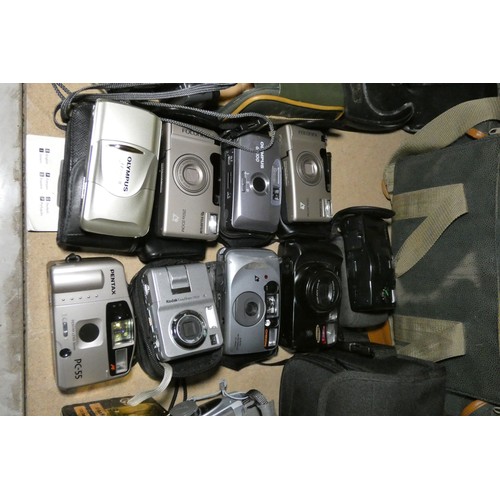 A quantity of various cameras and camera equipment including 1 x Sigma ...