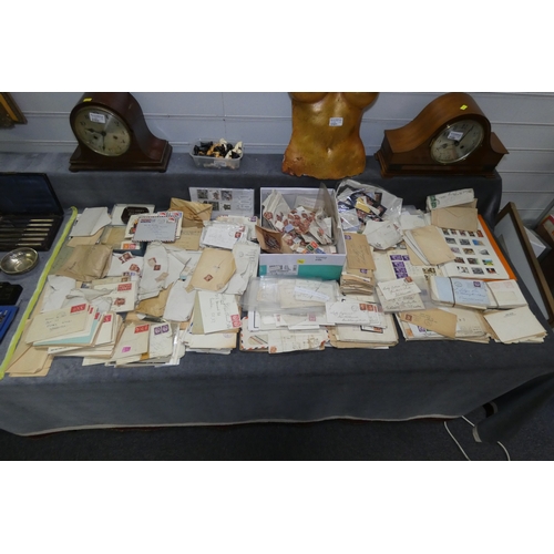 A large collection of miscellaneous albums and collector's loose stamps ...
