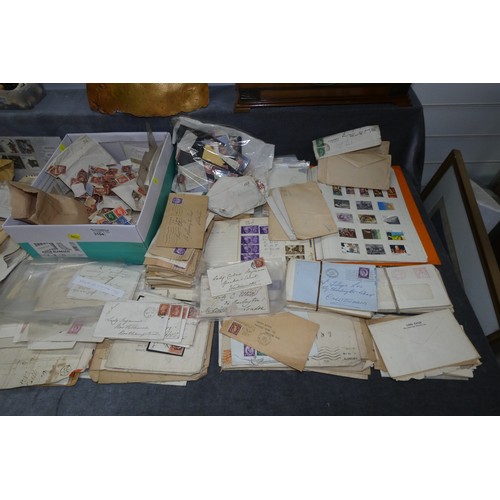 A large collection of miscellaneous albums and collector's loose stamps ...