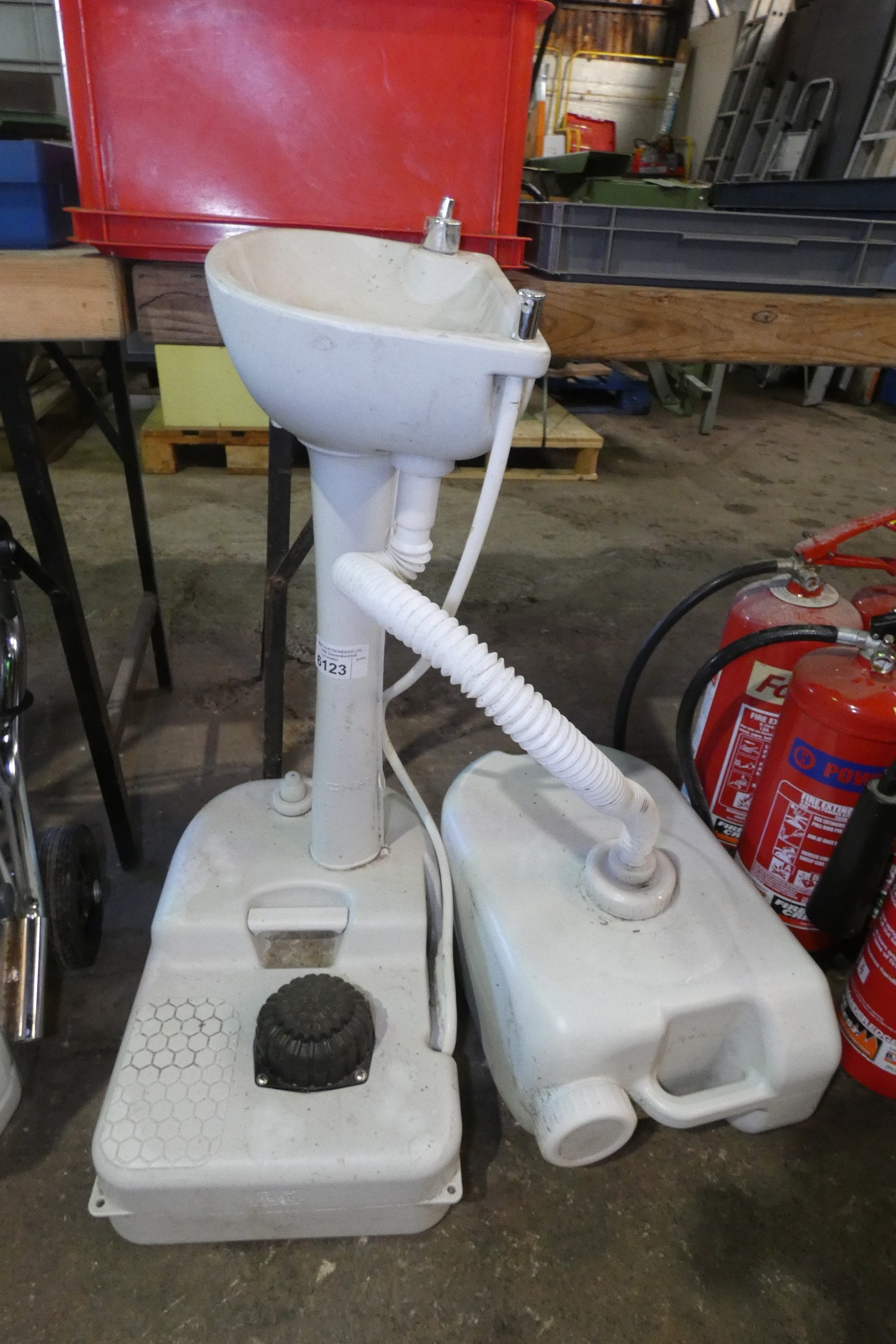 1 x self contained plastic basin with clean and dirty water tanks