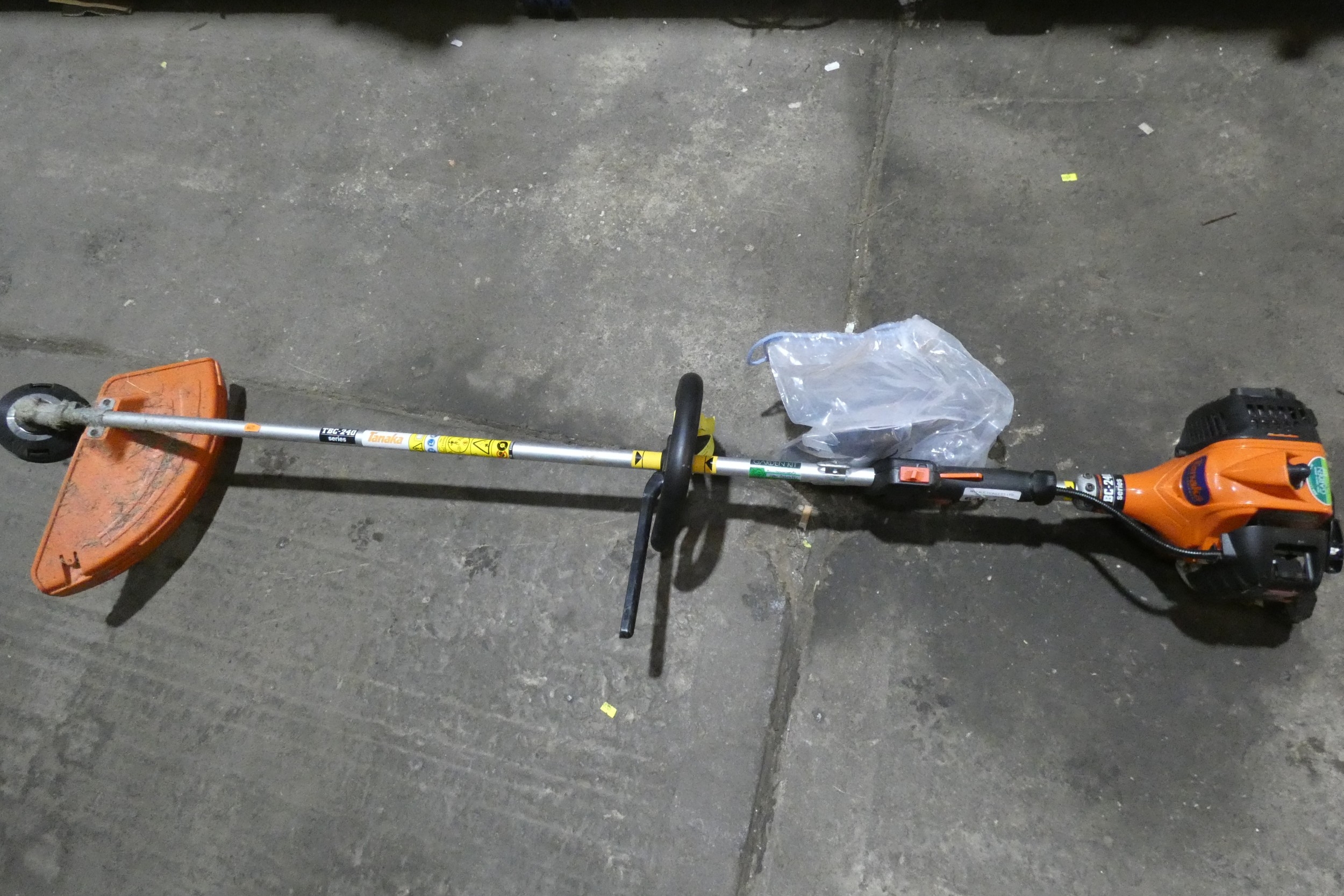 1 x Tanaka TBC-240 petrol engine strimmer Working When Tested