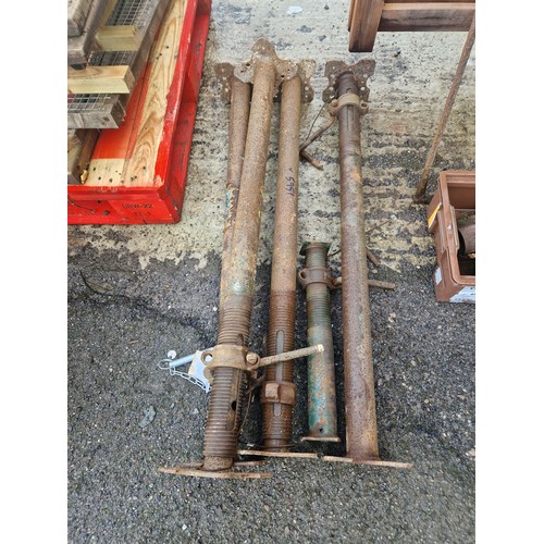 5 x various Short Acrow props - contents of 1 pallet