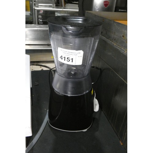 A small 1lt blender by philips trade