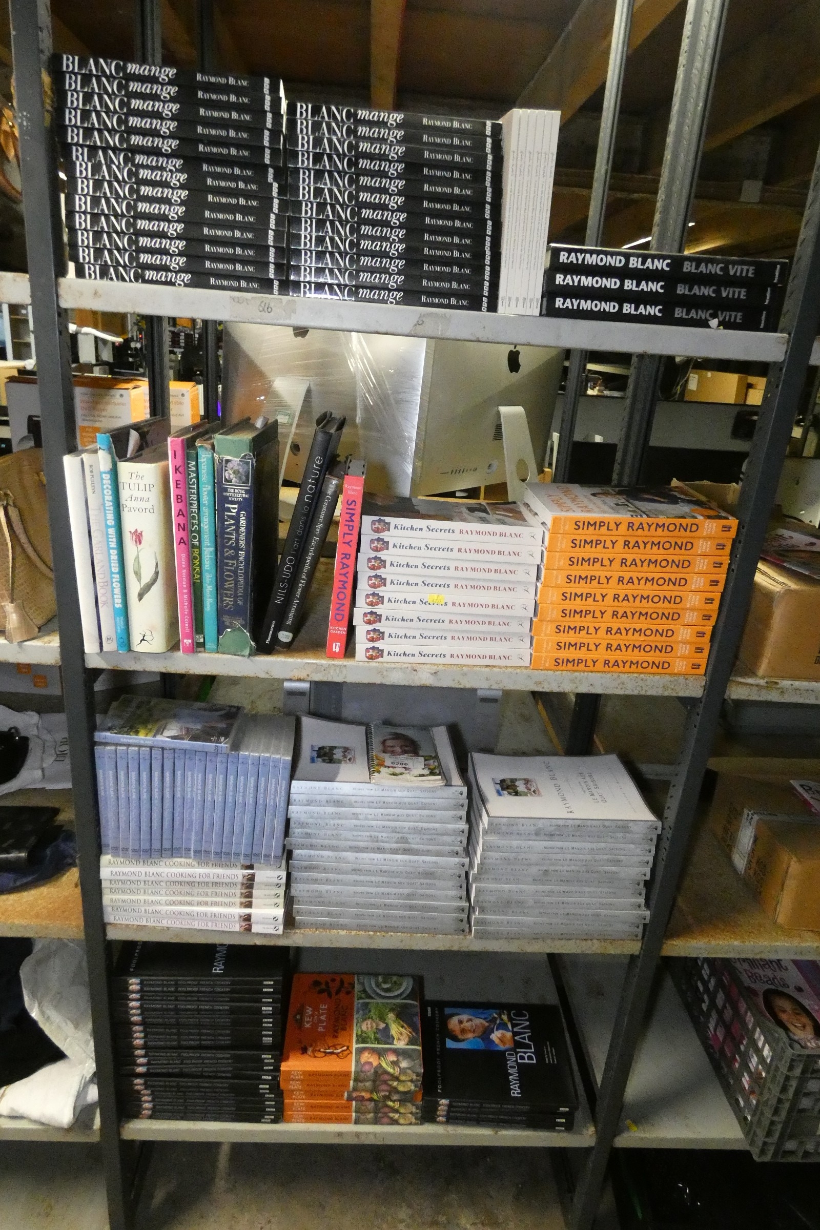 A large quantity of books by Raymond Blanc, Blanc vite, mange, simply ...