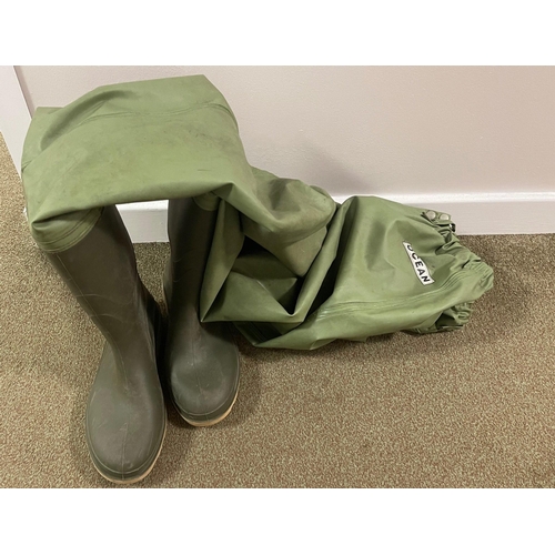 A set of OCEAN branded green waders size 10#239