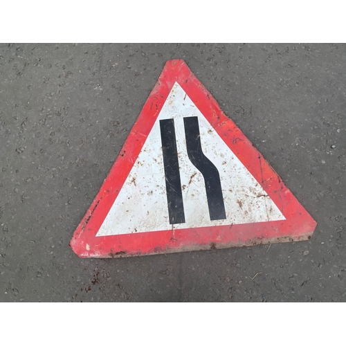 ALUMINIUM TRIANGULAR ROAD narrows sign 2ft length approx#126