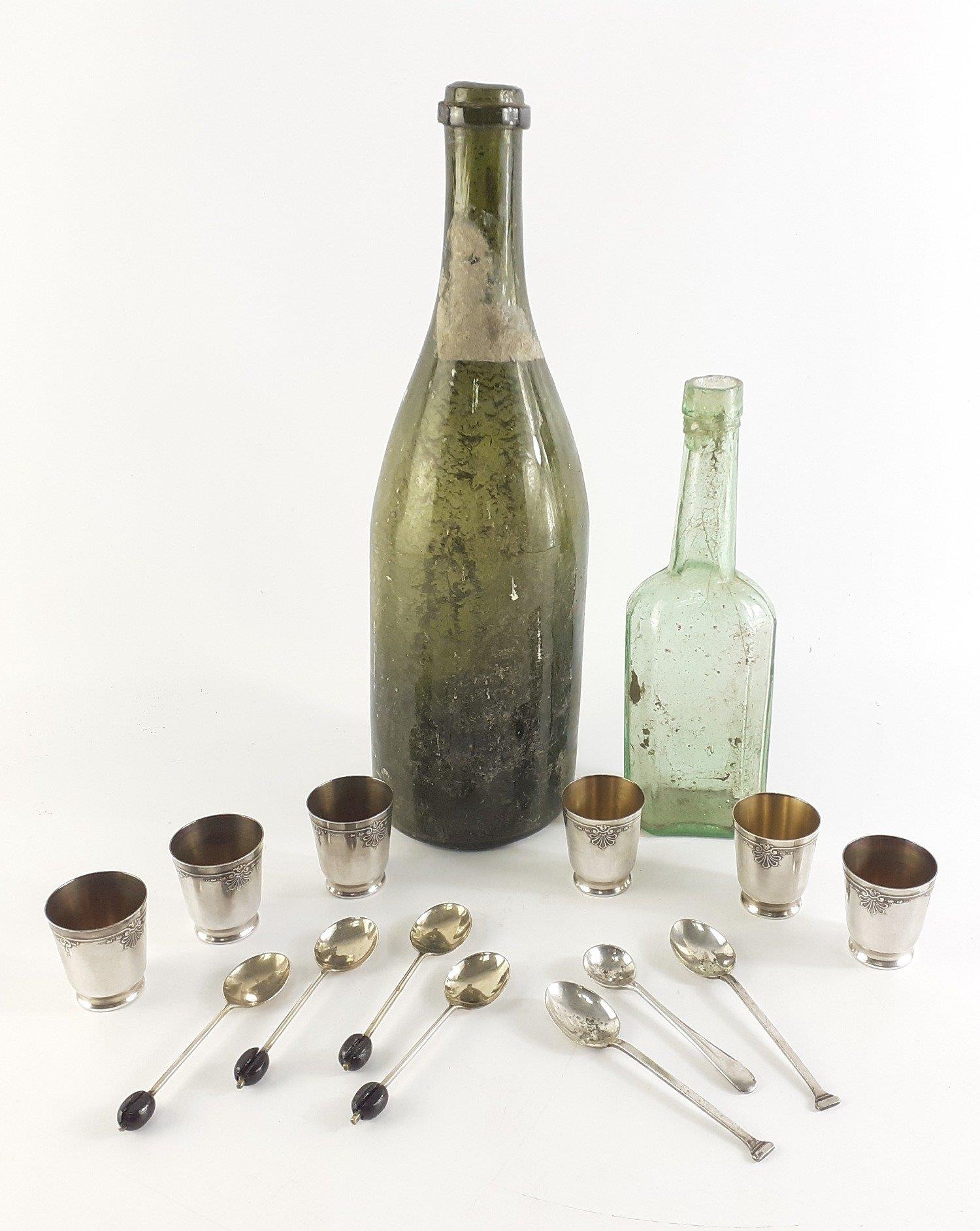 Small lot of interest to include antique wine bottle with large kick up ...