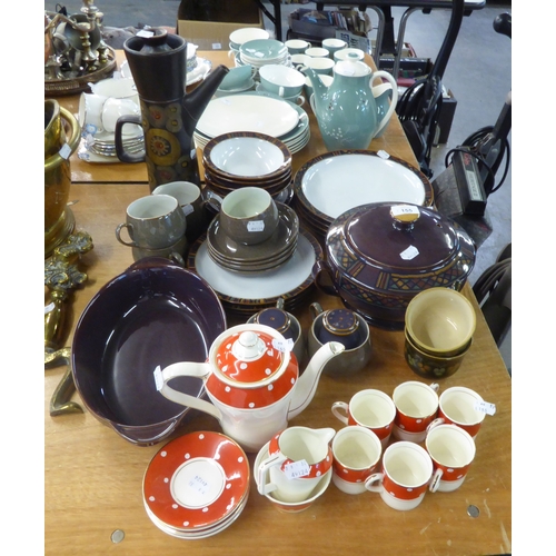 CROWNFORD CHINA COFFEE SERVICE OF 15 PIECES; DENBY BROWN POTTERY DINNER ...