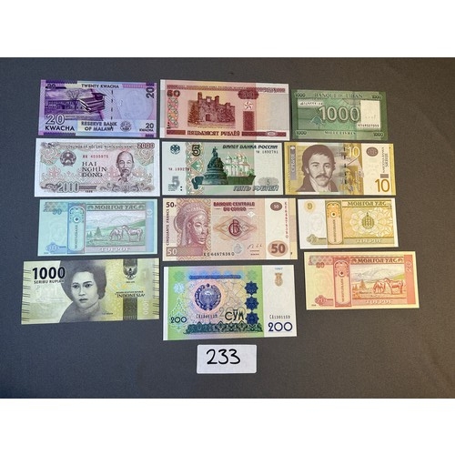 12 x Uncirculated foreign bank notes - Viewing section: O1A