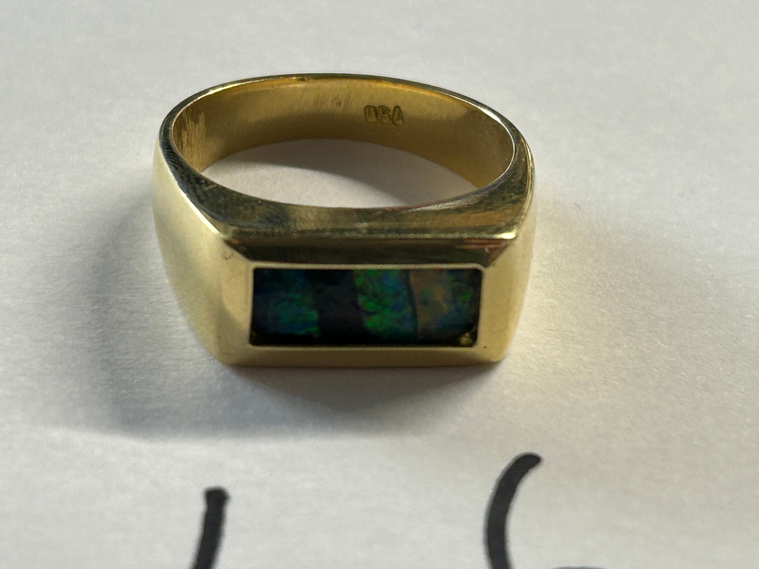 18 Carrot Gold Ring with Bolder Opal - Viewing Section: O47