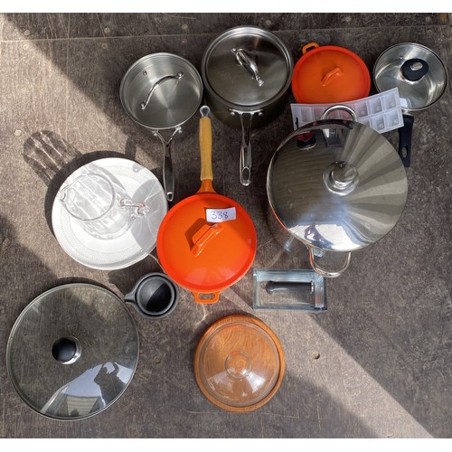 Selection of kitchenware - Viewing section: O5