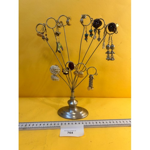 Earring stand and earrings