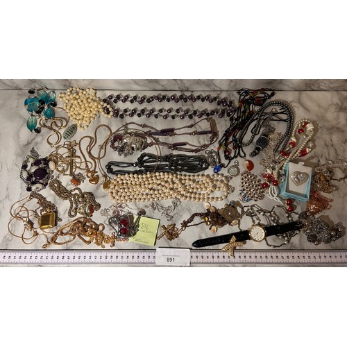 Large assorted jewellery bundle