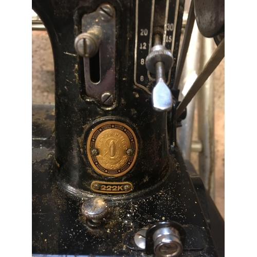 VINTAGE SINGER PORTABLE SEWING MACHINE IN CARRY CASE WITH ACCESSORIES