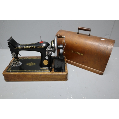 Vintage singer sewing machine in wooden carry case (no key)