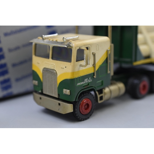 Conrad Die-Cast Scale Model number 351901 of Truck Complete with ...