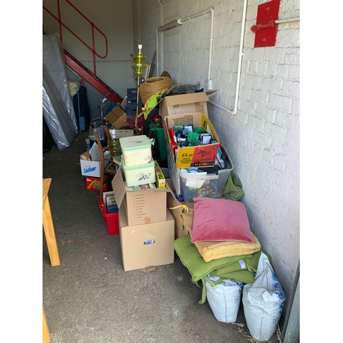 Very Large Quantity of Mainly Unsorted Items Including Lamps, Mirror ...