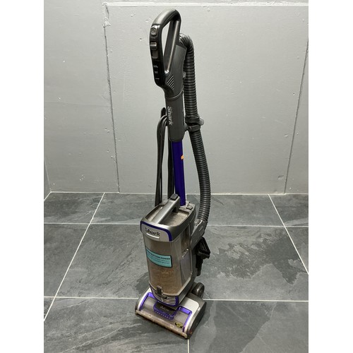 Shark duo clean anti hair wrap upright hoover (powers on when tested0