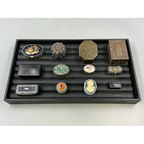 A Selection of Vintage Trinket/Pill/Snuff Boxes - Includes Cameo ...