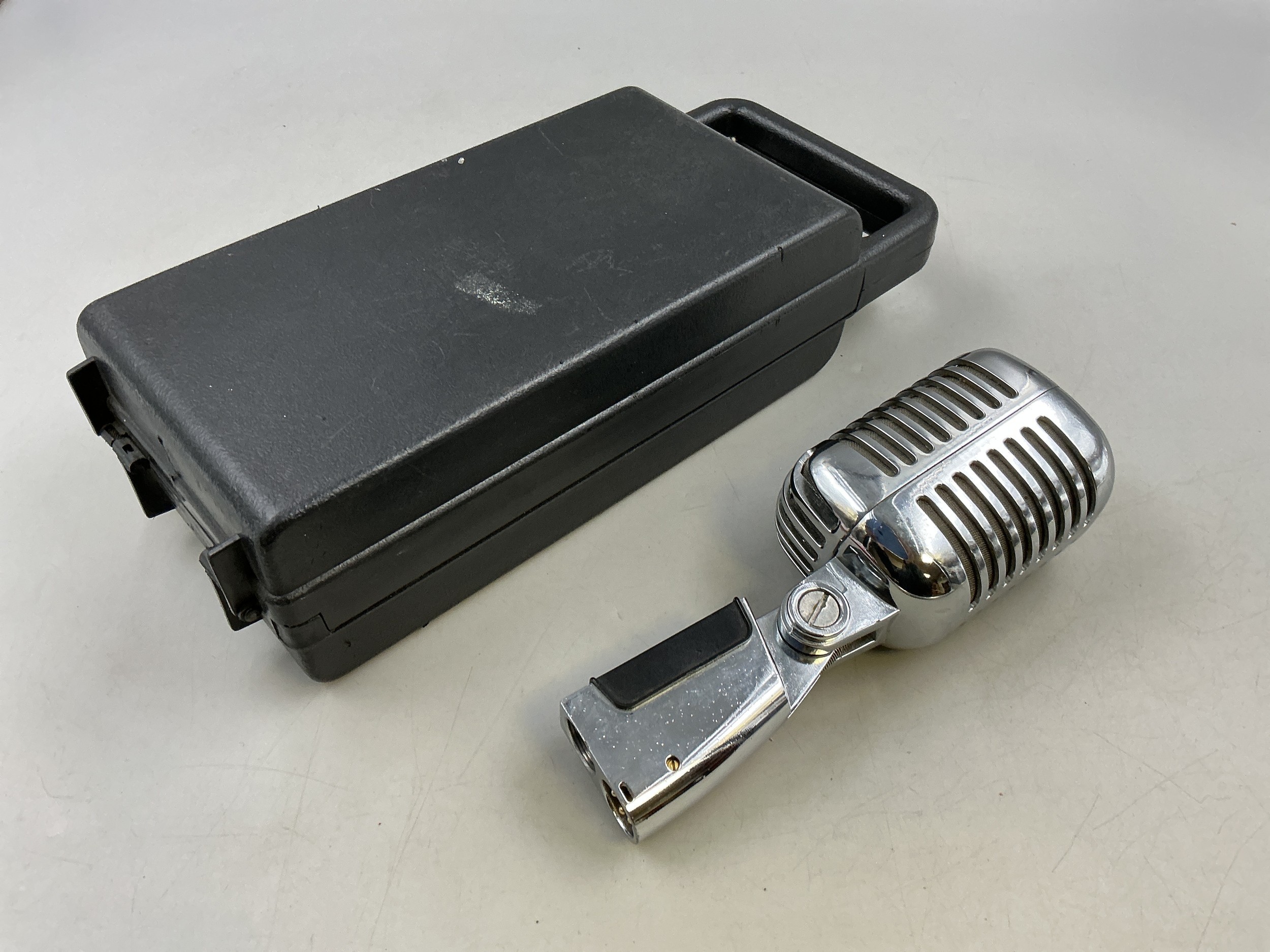 Logic Systems Dynamic D1010 Vocal Microphone in Case (Untested)