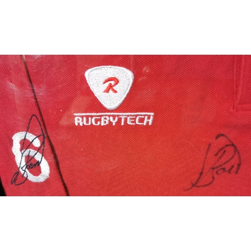 A presentation framed, signed Gloucester Rugby shirt. Signed by Jake Boer.