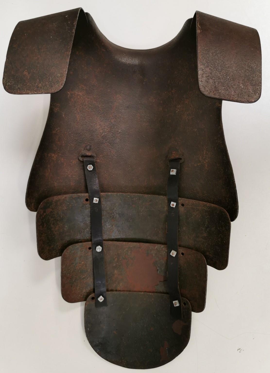 A rare set of German WWI trench armour. Consists of a steel breast ...