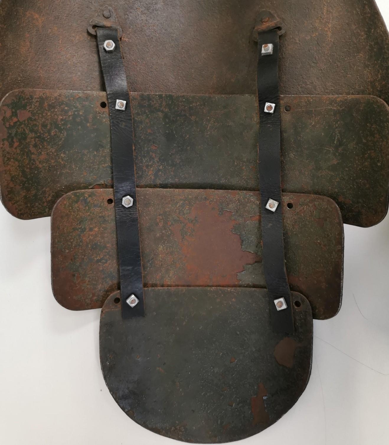 A rare set of German WWI trench armour. Consists of a steel breast ...