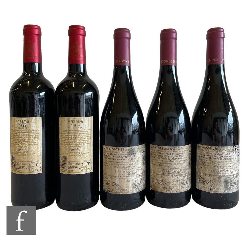 A mixed lot of Tinto Red Wines including - Two bottles of Posada Del ...