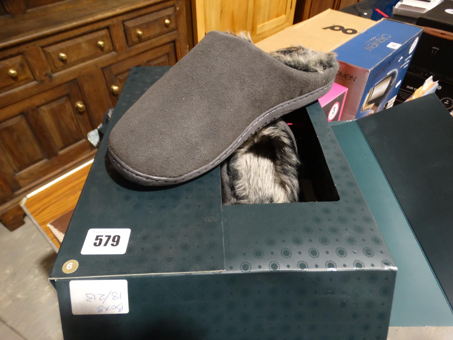 A Pair Of New And Boxed Men's Slippers, Size 9