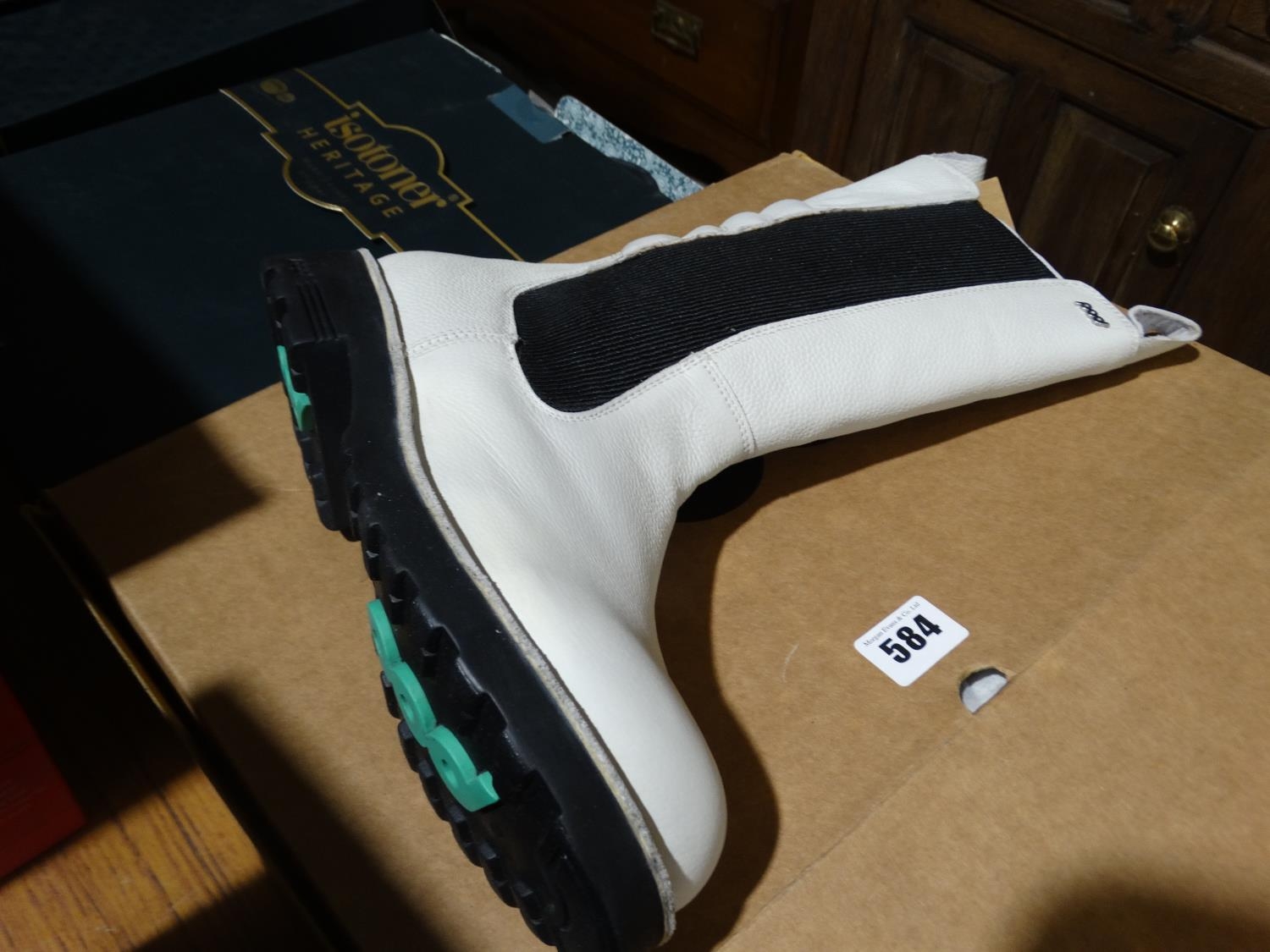 A Pair Of New And Boxed Ladies Pod Boots, Size 5 1/2