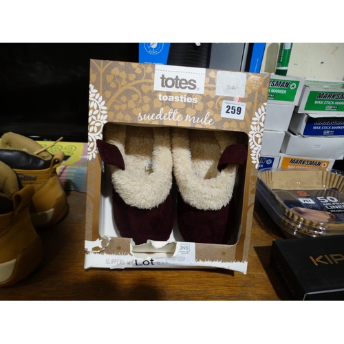 A Pair Of New & Boxed Totes Ladies Slippers, Size 5/6