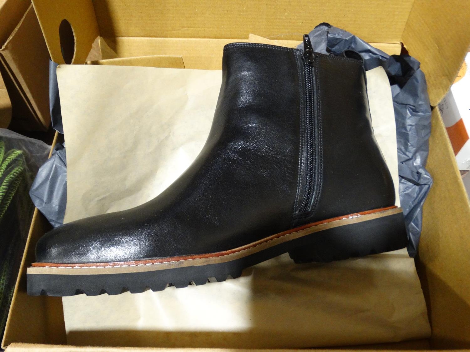 A Pair Of New & Boxed Pod Ladies Boots, Size 6