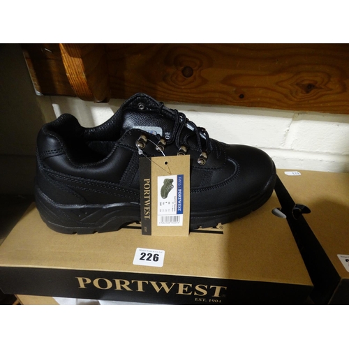 A Pair Of New & Boxed Portwest Safety Trainers, Size 9