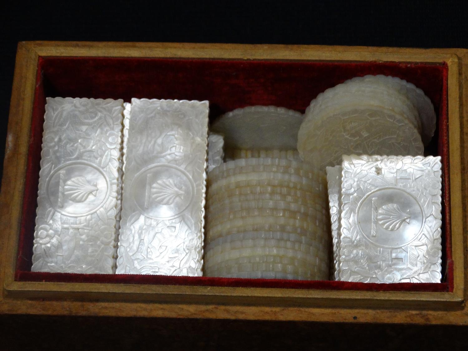 An Excellent Qty Of Antique Mother Of Pearl Gaming Counters In Circular ...