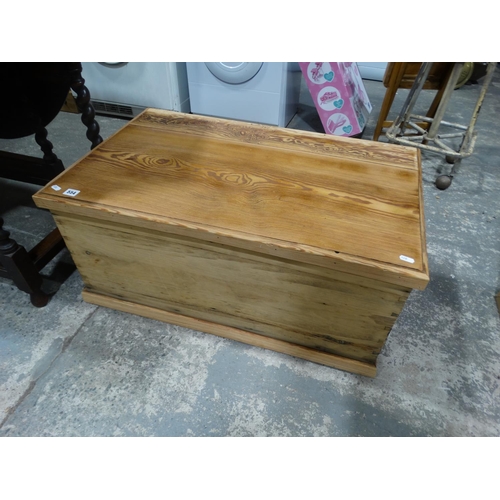 A Modern Pine Bedding Box