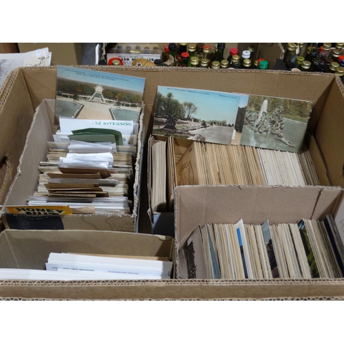 A Box Of Approx 1500 Mixed Postcards