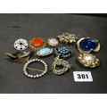 A Qty Of Vintage Costume Brooches