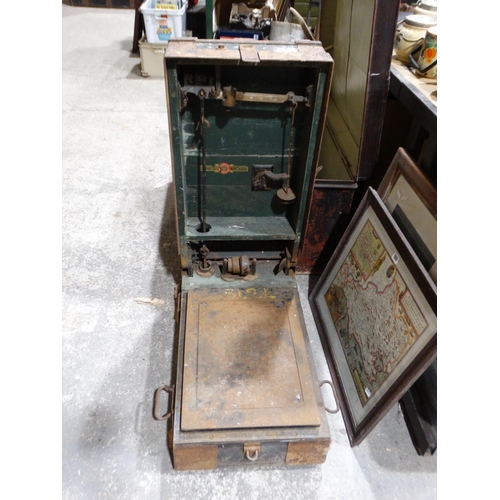 An Antique Portable Platform Scale By The Continental Scale Works, Chicago