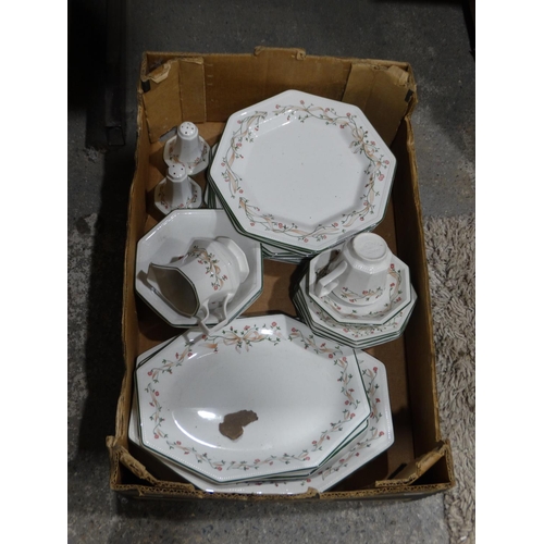A Box Of Eternal Bow Pattern Dinnerware